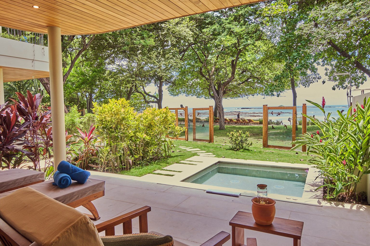 Stay at Capitán Suizo Beachfront Boutique Hotel